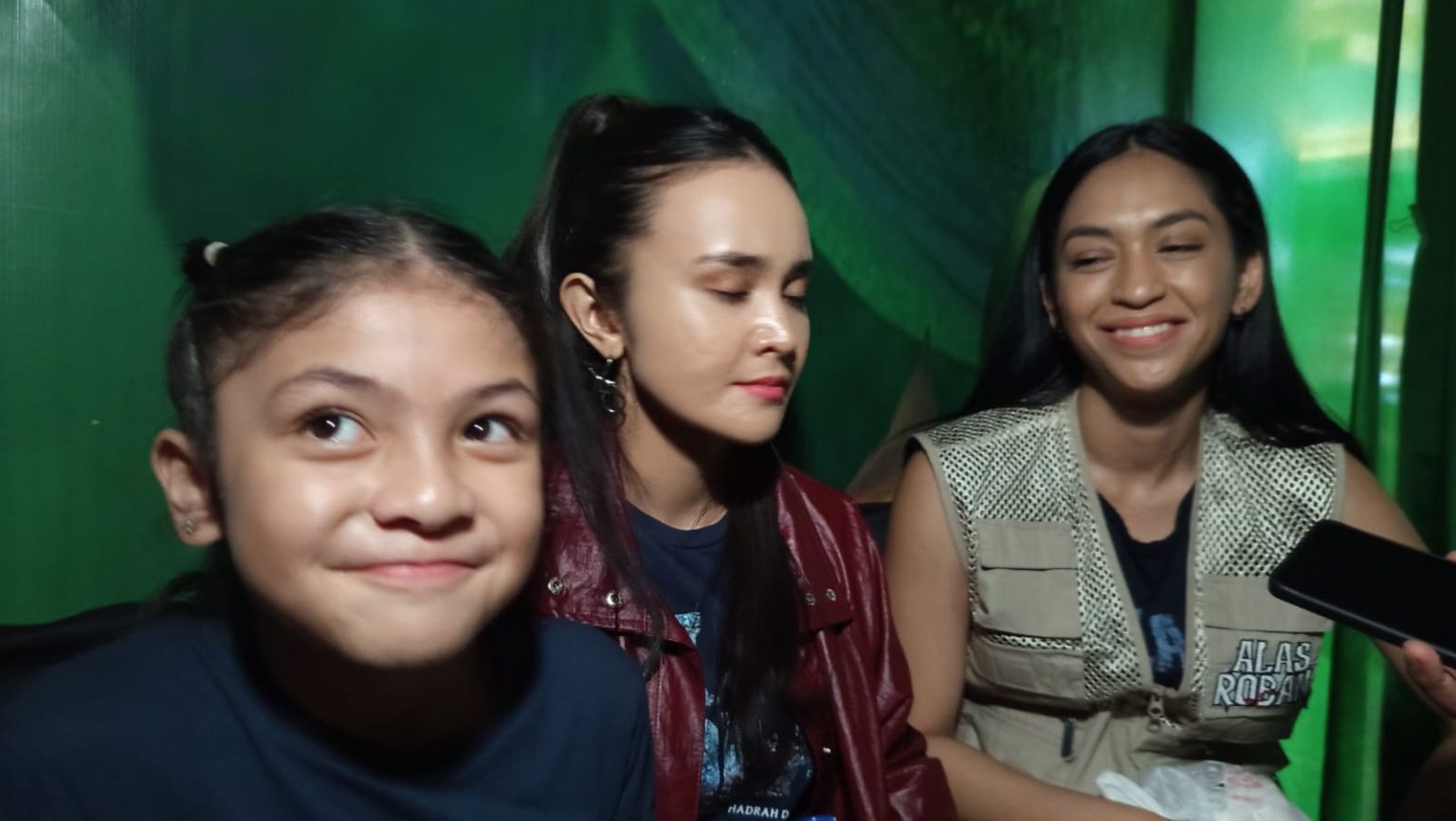 Syuting di Jalur Sakral, Pemain Film Horor Alas Roban Bocorkan ...